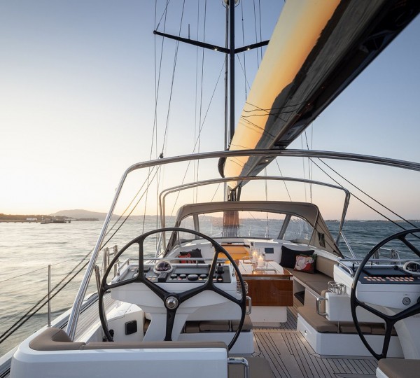 Yacht HELO, Oyster Marine | CHARTERWORLD Luxury Superyacht Charters